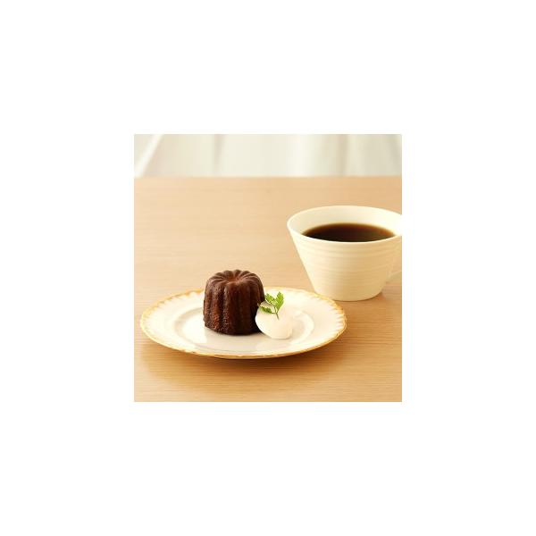 【地域限定送料無料】(※北海道・沖縄・一部離島等除く) 業務用食品中のもっちり食感にこだわりました。ラム酒の中でも「ラムの貴婦人」と呼ばれ、上品で香り高いフランス産のネグリタラムを使用し本格カヌレに仕上げました。＜アレルゲン＞小麦、卵、乳成...