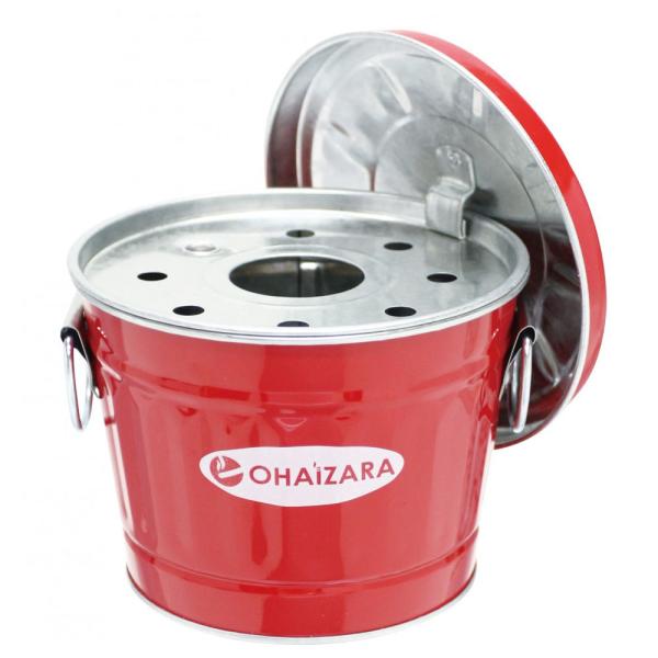 ■名称 灰皿 日本製 オハイザラ OHAIZARA 蓋付き トタン 亜鉛メッキ鋼板 レッド 1L OHR1■バケツ型灰皿差し込むと火が消える、消火ストッパーを付けています。■日本製・ワンランク上質の「手づくりバケツ」素材のトタンは、塩化ビニ...