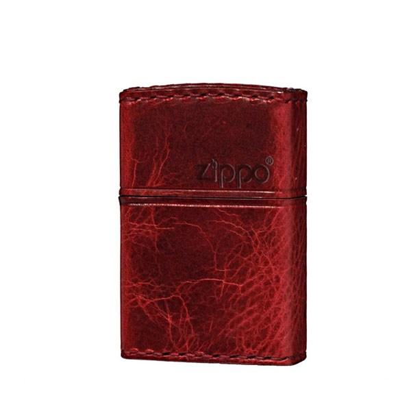 ■名称 ZIPPO RD-5 カワマキ ヨコロゴ ダメージレッド■ブランド名称 ZIPPO / ジッポー■仕様 本牛革手縫いダメージレッド■保証期間 ZIPPO社 永久保証■付属品 ZIPPO専用ケース、取扱説明書兼保証書【150326ZI...