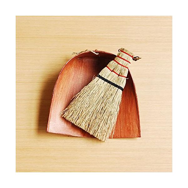 モダン-/-/111・パッケージ個数:1・はりみ小とはりみ用小箒のセットです・はりみ小は、厚紙を張り合わせ、柿渋を塗って仕上げられた紙製ちりとりです・小箒は、はりみ小にぴったりと合わせたサイズに作られていますので、セットで食卓のパンくず掃い...