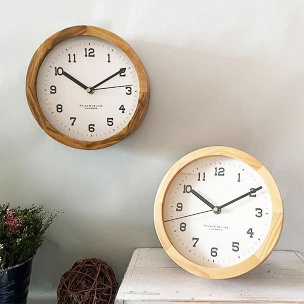 シンプルなデザインのウッドクロック（約20cmサイズ）です。パインの無垢材を使ったフレームが、どんなインテリアにもよく馴染みます。壁掛け時計として、また付属の専用スタンドで置き時計としてもお使いいただけます。秒針のカチカチという音がしない、...