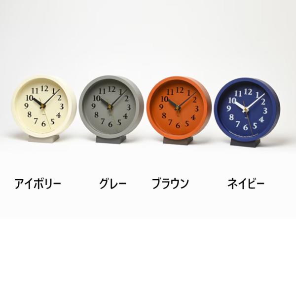 小ぶりな盤面に小気味よく数字をちりばめた置き型の電波時計です。針の長さや太さ、数字のサイズ、色の構成などを吟味し、見やすく心地よい佇まいの時計となりました。真鍮色の秒針が盤面を引き立てます。小林 幹也　/　MIKIYA KOBAYASHI1...