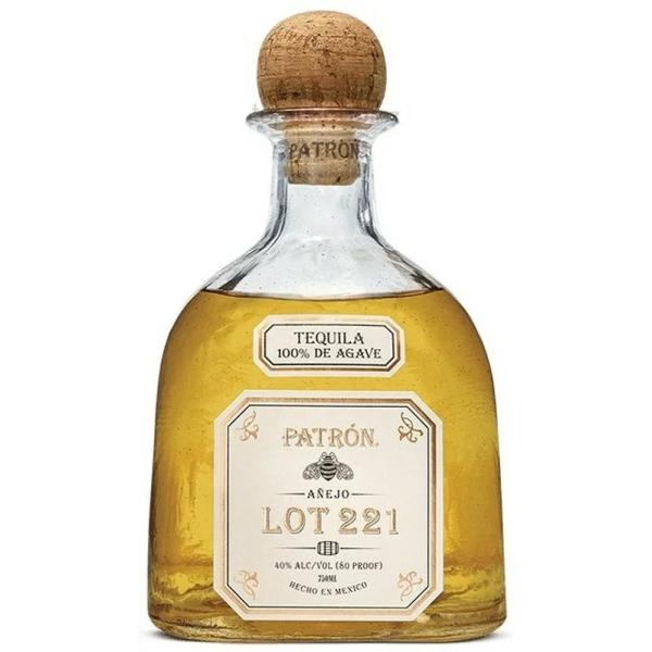 アネホ ロット 221 は、免税店向けにリリースされた限定品。 厳選したフレンチオーク、ハンガリアンオーク、アメリカンオークの3つの樽で1年以上熟成させた原酒をブレンドした大変に珍しいテキーラ。