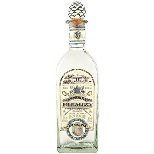 フォルタレサ ブランコの味わいはバジェス地方でありながらやわらかで、良質なアガベを使用していることがわかります。色は無色透明。香りは加熱したアガベ、グレープフルーツ、バター、オリーブ。バニラの甘みにグレープフルーツ、ほんのりバジルが加わり、...