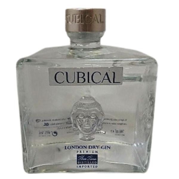キュービカル・ジンは、ジュニパー、マンダリン、レモン、スウィート・オレンジ、アーモンド、マンゴー等のボタニカルを使用しいるが、最大の特徴は、インド東北部原産の柑橘類“ブッダズ・ハンド（和名：仏手柑・ブッシュカン）”を使用しているところです。...