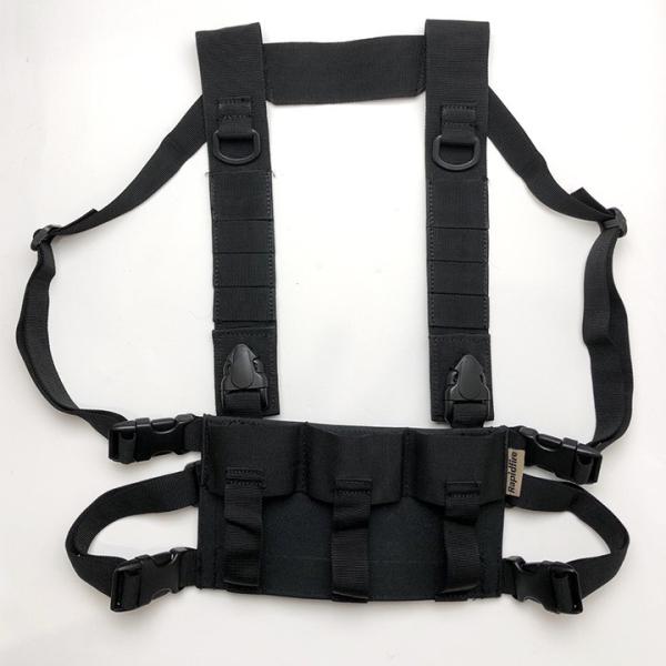 マガジンポーチのみに絞ったミニマルデザインのチェストリグ最軽量、最小限にサバイバルゲームを楽しみたい方はコレ！マガジン収納部はフラップやバンジーコードなどを使用せず、エラスティックバンドのテンションのみで保持することによって、スピーディーな...
