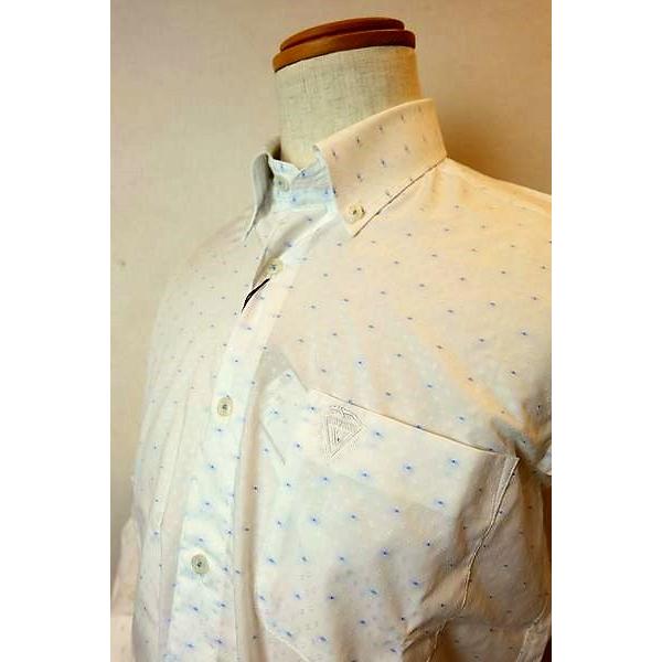 メンズファッション　ブランド「カリーニ　小紋柄ボタンダウンシャツ」小紋柄生地のボタンダウンカラーカジュアルシャツです。胸ポケット付き、裾はラウンドです。<br><br>●商品コード　　３２３−１００１<br&g...