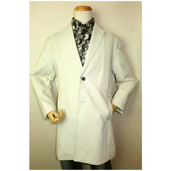 メンズファッション　ブランド「コードビー　レザーコート」高級羊革使用、前身の切り替えと襟裏デザインが特徴のニーレングスのレザーコートです。センターベント仕様、襟を立てての着用やインナーの上にジャケット感覚での着用もお勧めです。<br&...