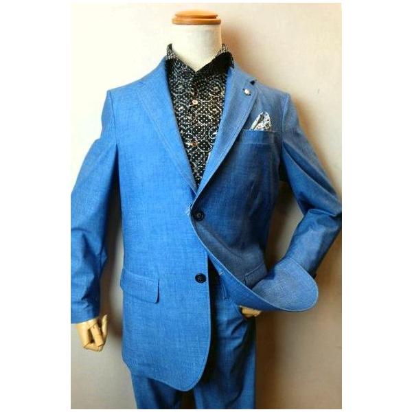 メンズファッション　ブランド「ビビコ　プリントデニム調ストレッチジャージジャケット」デニムをプリントした様なカジュアルな風合い、伸縮性に優れシワでなりにくいストレッチジャージ生地使用の一枚仕立て２釦ジャケットです。サイドベンツ仕様。襟裏のボ...