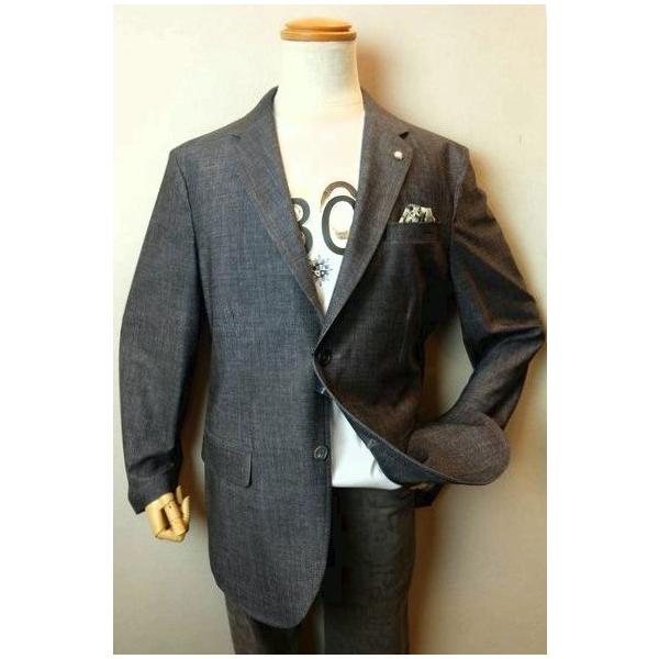 メンズファッション　ブランド「ビビコ　プリントデニム調ストレッチジャージジャケット」デニムをプリントした様なカジュアルな風合い、伸縮性に優れシワでなりにくいストレッチジャージ生地使用の一枚仕立て２釦ジャケットです。サイドベンツ仕様。襟裏のボ...