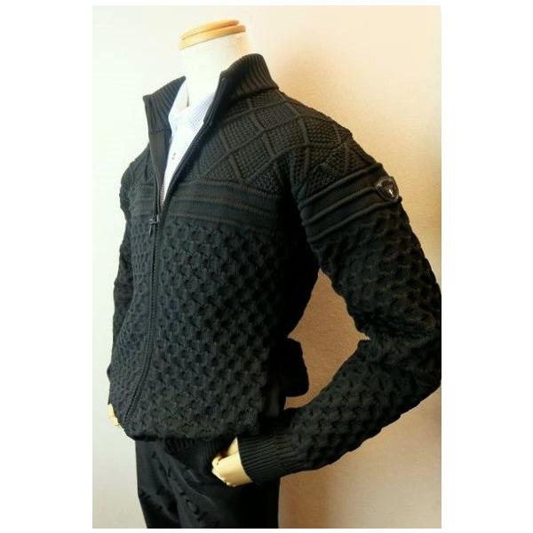 メンズファッション　ブランド「ヴィオラ　デザイン編み柄ニットブルゾン」凹凸感・立体感のあるデザイン編み柄が特徴、インナー使いも可能なニットブルゾンです。裏地無し、サイドポケット有りです。若干タイトなシルエットです。<br>&lt...