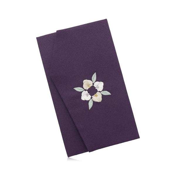 *?梨地織りふくさは、日本の伝統的な美しさを象徴する逸品です。熟練の職人が一つ一つ手作りしており、それぞれのふくさに個性と温かみが感じられます。梨地織は、梨の表面のようなザラザラとした光沢のない質感が特徴で、控えめながらも上品な仕上がりです...