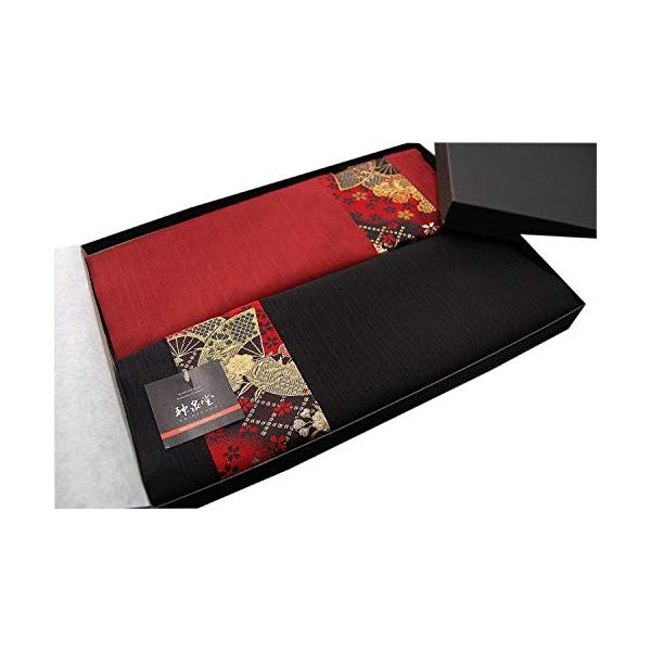 サイズ：46*32cm 各色１枚　計２枚セット箱入り材質：金襴部分　ポリエステル100％　黒無地部分　綿１００％金襴の織物を使った豪華なランチョンマットです。日本製海外の方へのプレゼントやおもてなしに最適です。手洗い平干しにて洗濯が可能です...