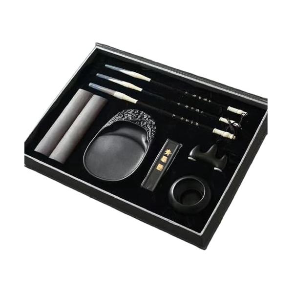 書道に必要な文房四宝 筆、硯、墨、紙 の中、紙以外が揃い、さらに文鎮、筆置き、水差しも付属されているので、紙を揃えればすぐに書道が始められます。筆は太筆、中筆、小筆の3本セット。ハンドメイドの羊毛筆を採用しているので墨の含みが良く、一回で長...