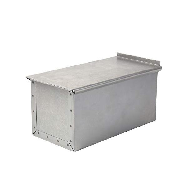 パン屋さんが使うアルタイト製の食パン2斤型です。板厚0.7mmで丈夫です。勾配がありませんので、まっすぐ真四角な断面の食パンになります。サンドイッチにも最適です。材質：アルタイト 基本材スチールに表面アルミメッキ加工・板厚0.7mm　補強線...