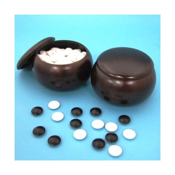 碁笥と碁石のセットで単品でご購入よりお買い得商品です。人気の落ち着いた木目調のプラスチック銘木大碁笥と硬質ガラス碁石新生竹の囲碁セットです。碁石：硬質ガラス碁石　新生竹 厚さ：約9mm 白石180個と黒石181個のセットです。おもちゃ:ゲー...