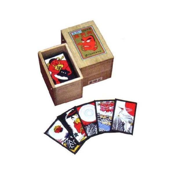 中国、四国地方で使われる花札。鬼札 ジョーカー に金太郎の絵が描かれています。大石天狗堂の「花札・株札」は機械刷りではなく 手刷り のため、札が手に馴染むようにわざと多少、反らして作っています。札のデザインは現在の花札とよく似ていますが短冊...