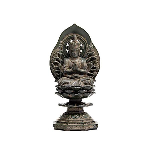 シリーズ：十二支の守護本尊 古美青銅色仕上げ  つや消しの仕上げに青みがかった古めかしい色合い。現代的なインテリアにもよく馴染み、家具との調和を重視する落ち着いた佇まい。本体サイズ 約：高さ15.5*幅7.5*奥行6.5cm  身丈7.7c...