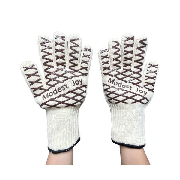 両面使用可能  手袋の両面に耐熱滑り止めを装備しているので、右手用、左手用と分けずに左右どちらでも使えます。もし左用の手のひらが破れても右用として使えます 両手同時に使う必要がなければ１枚だけ持って行けるのがこのグローブのメリットです   ...