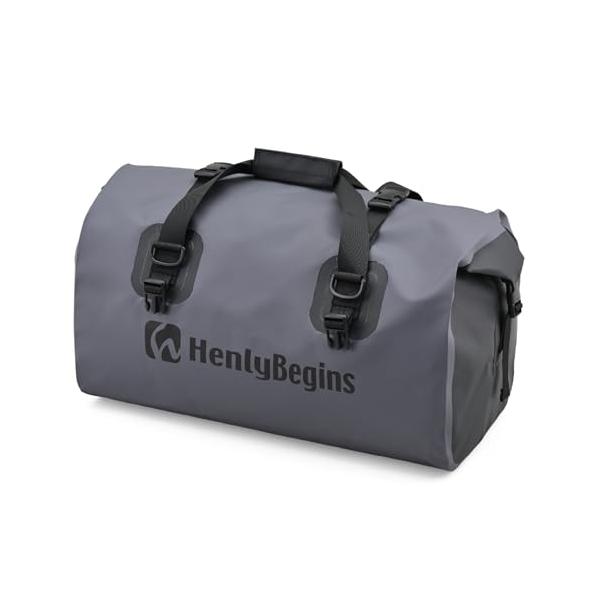 高い防水性のある生地とシームレス加工により、水だけでなく泥跳ねからも荷物を守る防水シートバッグ 容量：40L / サイズ：高さ270*幅530*奥行300mm / 本体重量(付属品込)：1.0kg 付属の固定ベルトで車両に固定可能 防水バッ...