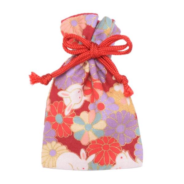 出雲大社表参道にある縁結び箸ひらの屋出雲大社の表参道でも人気のお守り袋出雲神話に登場する「白うさぎ」のデザインおまもり、持ち塩、パワーストーンなどサイズ：ヨコ 4.8cm　タテ 8.5cm　厚さ 8mm材質：綿100％厚手の生地でしっかりと...