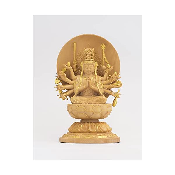 極小仏シリーズ： 実物のイメージそのままの造形バランス　用途や場所を選ばずお楽しみいただける極小サイズの木彫り仏像本体サイズ(約)：高さ10.3*幅6*奥行6cm　重量：約60ｇ素　材：天然木 ツゲ *製品内容：本体 台座一体 、光背　桐箱...