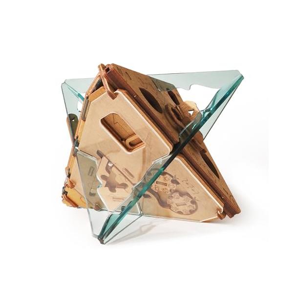 Puzzle Boxは、ストーリー仕立ての3D立体パズル。思いつきや単なる試行錯誤では解き明かせません。求められるのは、論理的思考のみ。何層にも組み合わされた様々なパズルを順に解いて、箱の謎を解き明かそう。錬金術をテーマに、仕掛けもデザイン...