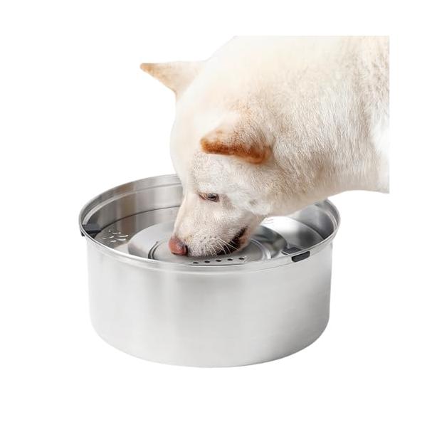 水入れ こぼれ防止 : 浮きふたが水を覆っているため、ペットちゃんの舌や前足で水を掻き出してもこぼれにくいデザインです。 この犬用水飲み器は、大容量1Lのペット給水器であり、犬や猫のための快適な給水体験を提供します。さらに、カビの発生を防ぐ...