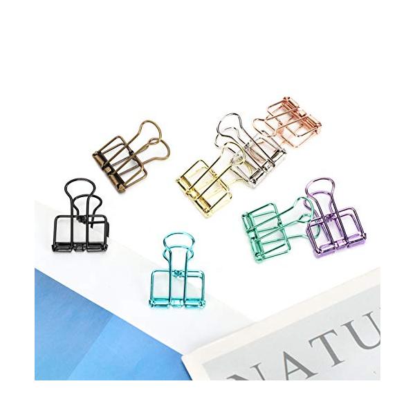 スッキリとしたデザイン感覚  - この製品はくぼんだラインのデザインが特徴で、すっきりとした印象を与えます。メモやログなどの保管と整理に適しており、スッキリとした見た目で整理をサポートします。 鮮やかな色、錆びにくさ  - 電気メッキプロセ...