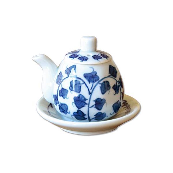 有田焼の醤油差し 醤油入れ です。有田焼は佐賀県有田町を中心に作られる陶磁器で、1616年以来、400年の歴史と伝統を今に伝える人気の商品です。 サイズ 幅6.2ｃｍ*奥行5ｃｍ*高さ6ｃｍ 受け皿を含まないサイズ  容量 50ml生産地：...