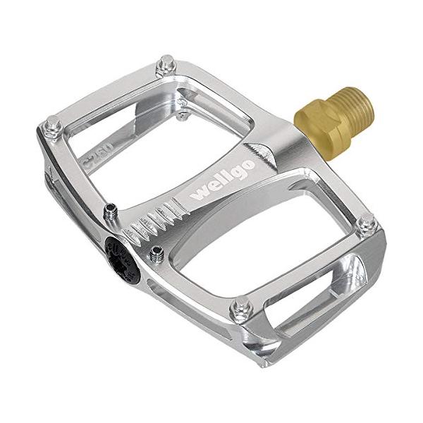 CNCアルミボディにチタンシャフトを採用した超軽量ペダルカラー:ポリッシュシルバースピンドル:チタン(ゴールドフィニッシュ)重量:188g (ペア)スポーツ＆アウトドア:自転車:自転車パーツ:ペダル