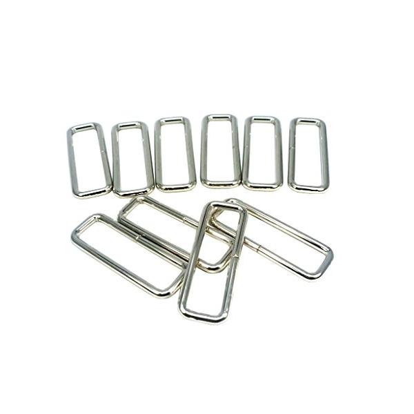 サイズ:内寸40*10mm 線径3mm色:シルバー入数:20製造国:日本ストラップを通したり、鞄の持ち手やベルトを取り付けて使用できます。ホビー:手芸・画材:裁縫材料:手芸用カン