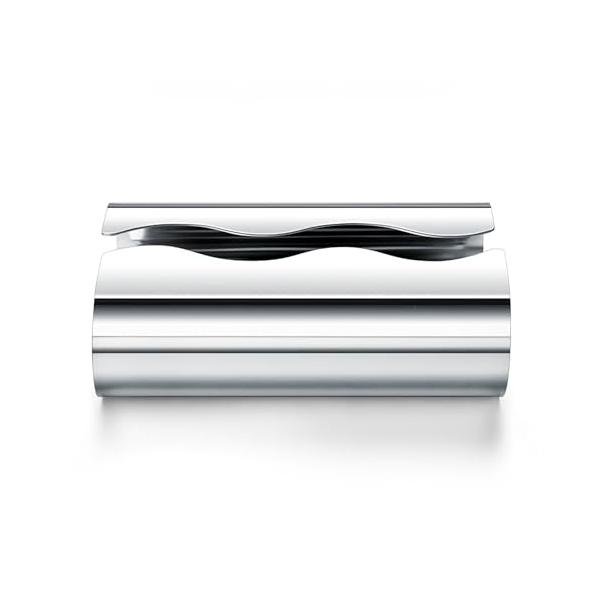 高級感のある鏡面加工 まるで鏡のような美しい輝きを持つステンレスは、高級ホテルのような上質な佇まいを演出します 飽きのこないステイリッシュなデザイン 流れるような波状の曲線スタイルが創造性に満ちたモダンなスタイルを演出。どんな空間にも調和す...