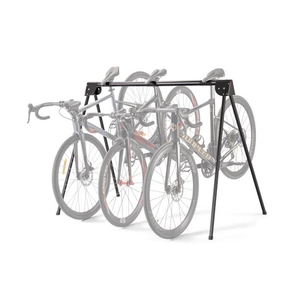 1秒で駐輪完了 サドルを引っ掛けるだけ 面倒な調整なしで自転車がピタッと立つ、超簡単スタンド。 折り畳み式でコンパクト 使わない時はスリムに収納。ワンタッチで4脚展開、イベント会場でも即設置可能。 驚異の安定性 頑丈な構造が複数台の自転車も...