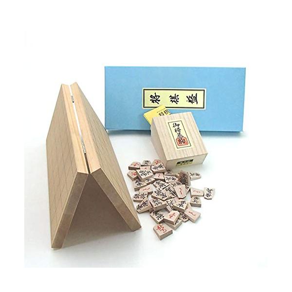新桂将棋盤：新桂6号折将棋盤 サイズ約30cm*33cm 開いた状態 、厚さ約6分 約18mm です。将棋駒:新発売の木製楓押し駒裏赤 四大書体の菱湖書体 桐箱入り押し駒では初めての菱湖(りょうこ)書体です。 細字書体で字の跳ねが伸び伸びと...