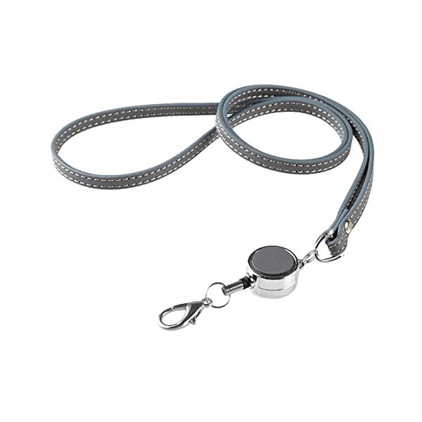 社員証や保護者証など首から下げるシーンで大活躍 首掛けストラップはナスカン搭載で簡単に脱着することができます。取り出す際に伸縮可能なリール付き。マイクロファイバーレザー製でビジネスからカジュアルまで幅広く着飾れます。サイズ(約)：全長51c...