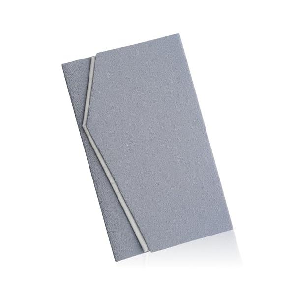 上質なポリエステル100％の「能登ちりめん」を使用した、現代の暮らしに寄り添う袱紗です。伝統的なちりめんの特徴である繊細なシボ 凹凸 と、やわらかな風合いを残しつつ、水濡れや型崩れにも強く、美しさを長く保てるのが魅力です。能登ちりめんは、耐...