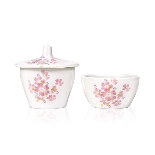 上品な桜の模様：日本の美を象徴する桜模様を施し、どの仏壇にも馴染む上品なデザイン。和の心を感じさせる、繊細な美しさが特徴です。高品質の磁器製：滑らかな光沢と独特の肌触りを持つ磁器製。耐久性と美観を兼ね備え、日々の使用にも最適です。「四季」と...