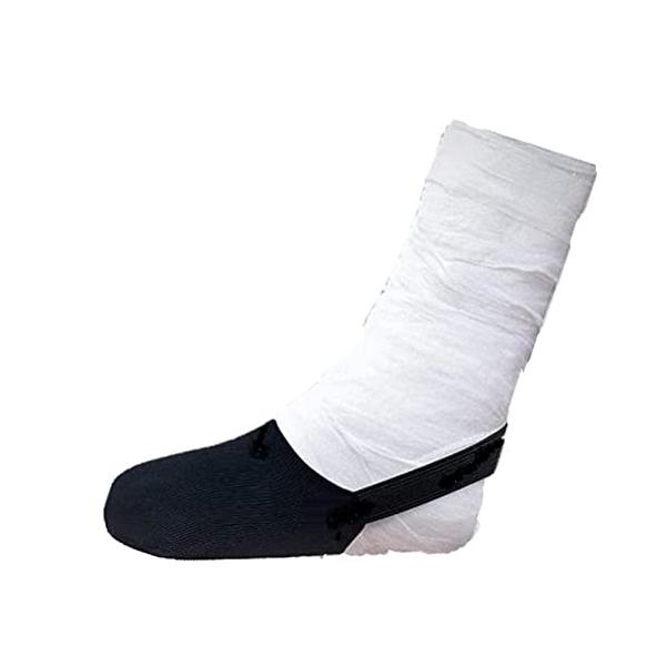 ギブス装着の際につま先がむき出しになってしまい、冷える・汚れる、などの不自由を解消、つま先・足先を優しく保護します。つま先にカバーをすっぽりかぶせて、足首の後ろにゴムバンドをかけるだけで簡単に装着できます。伸縮性のある素材ですので、色々なタ...