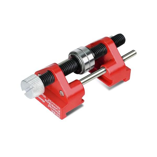 刃研ぎ角度を簡単に固定   ガイド内のくぼみに挿し込んで固定し、ホイールを回転して角度をキープでき、砥石の上に動かすことで、正確な刃研ぎすることができます。 対応刃幅 カンナ刃の場合は36mm*80mm；ノミの場合は6mm*50mm。 角度...