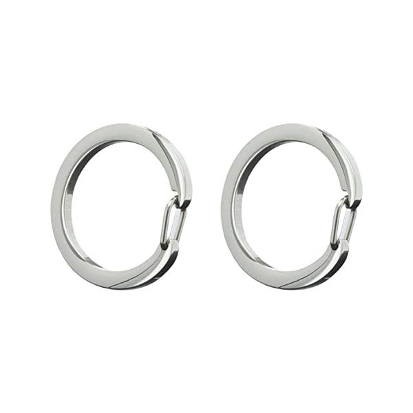 鍵などを取り付けることができる便利な丸型カラビナ。 バッグに小物やチャームを付けたりと多様な用途に使うことができます。 カラビナタイプなのでフック部分から簡単に鍵などを取り付けできます。 カラビナは手のひらに収まるコンパクトサイズで約7gの...