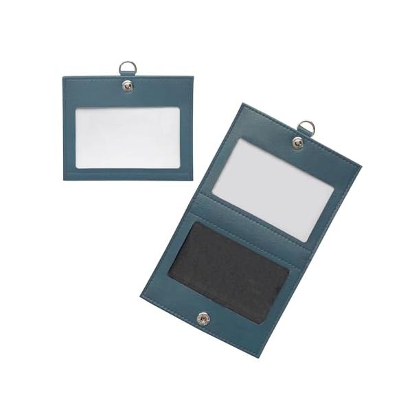 色：ネイビーサイズ：ヨコ個人情報を見せる・隠すがワンタッチで切り替えられます。窓付きの外側、窓なしの内側、どちらを中にしても留められます。両面に透明窓。開いて使えるので、2枚のICカードを使い分け可能。フラップがカードの落下防止。ミニマルな...