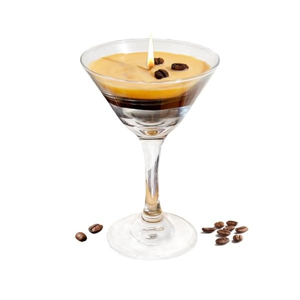 コーヒーの香りのキャンドル 魅力的なマティーニグラスを開けて、コーヒーの香りがするキャンドルの素晴らしさに包まれましょう。その特徴的なデザインは、目を引くこと間違いなしで、会話のきっかけにもなります。その香りが部屋を温めるにつれて、気分を上...