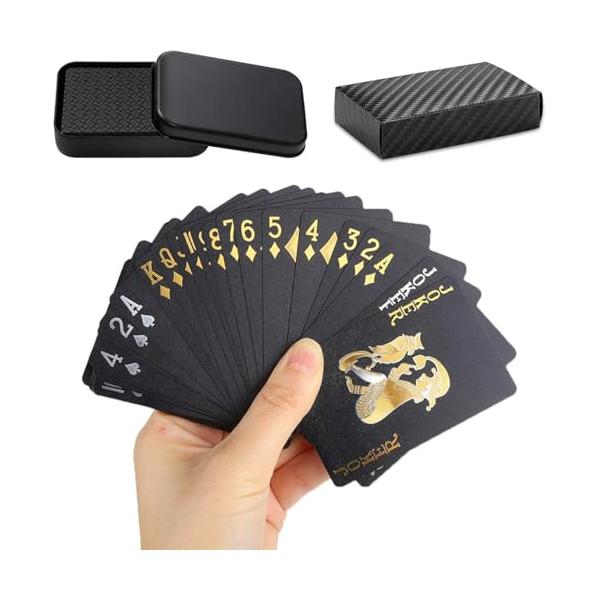 * パッケージ内容 トランプ2箱入。クリスマスや誕生日プレゼントにも最適です。* プレミアム素材 PVC素材を採用し、高い防水性を誇ります。通常のトランプと比べて水洗いが可能で、長い耐久性を持ちます。* 独特なデザイン クラシックなブラック...