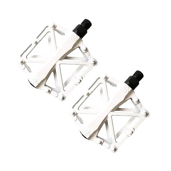 色：スカイブルー 快適なライド こもれび屋のアルミ合金ペダルは、あなたのサイクリング体験を一新します。滑り止めのデザインで、濡れた道でもしっかりとグリップ。長時間のライドでも足の疲れを軽減し、快適なペダリングを実現します。 軽量で耐久性 高...