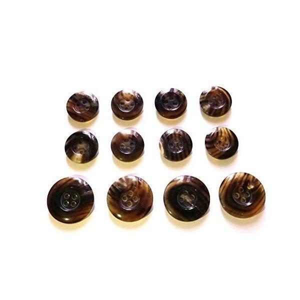 スーツ、ジャケット1着分のセット販売専門メーカーならではの、品質ボタンを替えるだけで、洋服がワンランクアップ本水牛の茶色・茶色に水牛本来の柄・模様が生じます。写真の色目は一例です。男性にも女性にもピッタリの型ホビー:手芸・画材:裁縫材料:ボタン