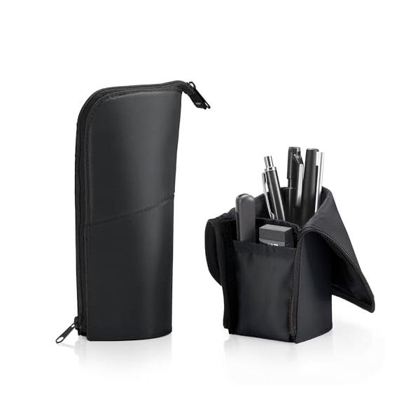 POINT1:上部を折り返してペンスタンドに早変わり。 中身の収容物が探しやすく取り出しやすい立つペンケース。ペンスタンドとペンケースの両用途で使えるためオフィス等で便利。 POINT2:デスクになじむシンプルなデザインと持ち運びに便利なス...