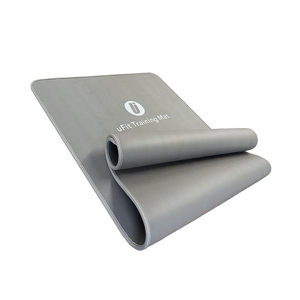 一般的なマットの1.6倍 uFit Training Matは、広げると縦200cm、横90cmの特大サイズになります。高身長の方でも、手や足がはみ出ることなく快適にトレーニングやヨガをすることができます。 厚さ10mmと15mmの選べるク...