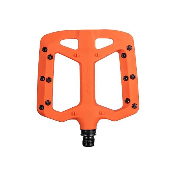 優れたトラクション：各ペダルには、射出成形されたピンが4つと交換可能な合金ピンが各側に6つ付いており、あなたの全てのライドで最大のグリップを確保します。広くて軽いプラットフォーム：タイパンのフラットペダルは、豊富なプラットフォームサイズ W...