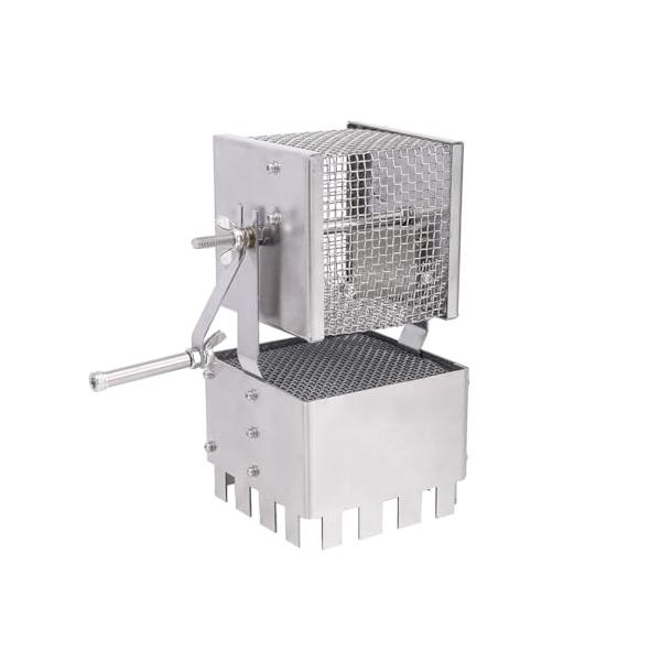 この焙煎キットの特徴は画期的な角形の形状、そして内側の２枚の羽根によって、より満遍なく撹拌できる構造になっています。また風防により熱効率が高くなり、内部の遠赤ネットにより遠赤効果で豆が良く膨らみます。このコーヒー焙煎キットはキッチンのコンロ...